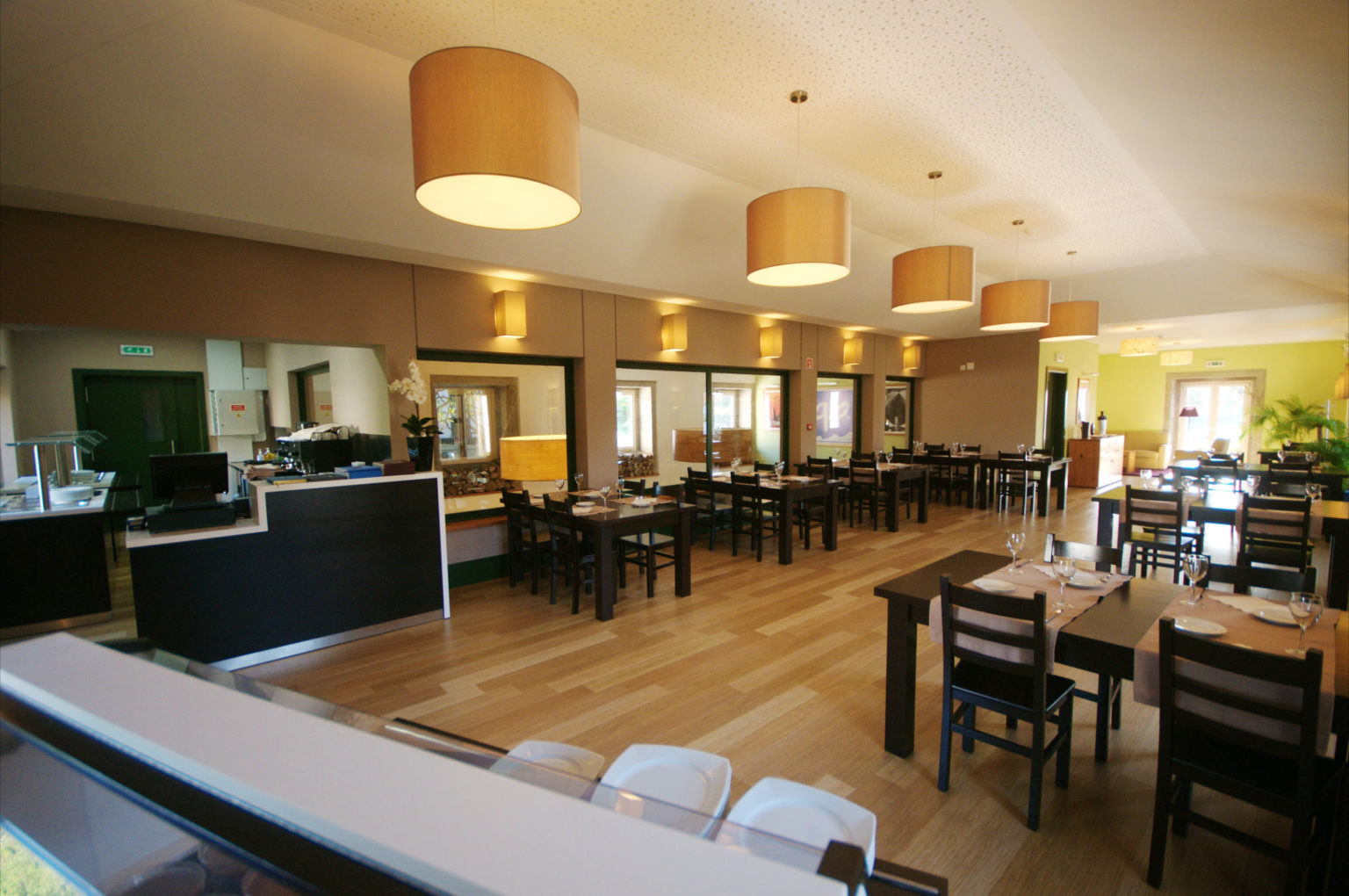 Qb - Food Court - Explore Terceira